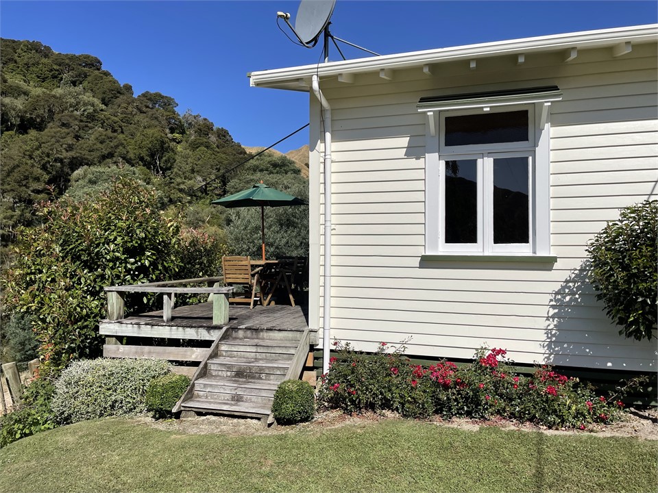 Pakira Getaway & Farm Walk Experiences - Wanganui Cottage for rent ...
